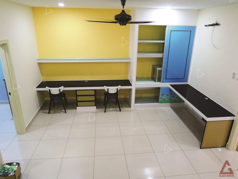 WORKSTATION - Glass House Design