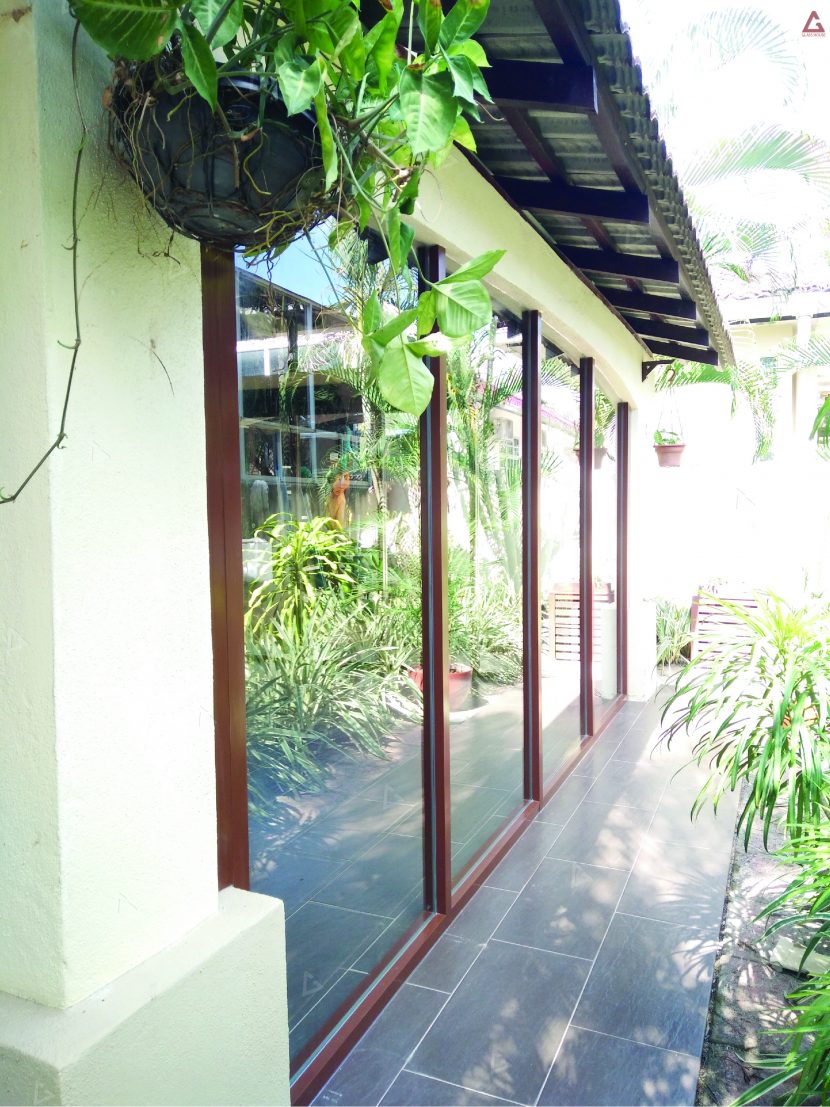 Fix Panel - Glass House Design